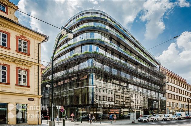 Palác Drn je polyfunkční nárožní budova stojící na rohu...