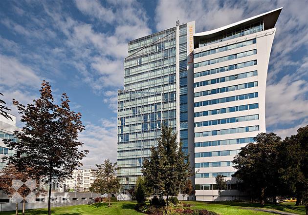 Lighthouse je známá a dobře viditelná budova v pražskýc...